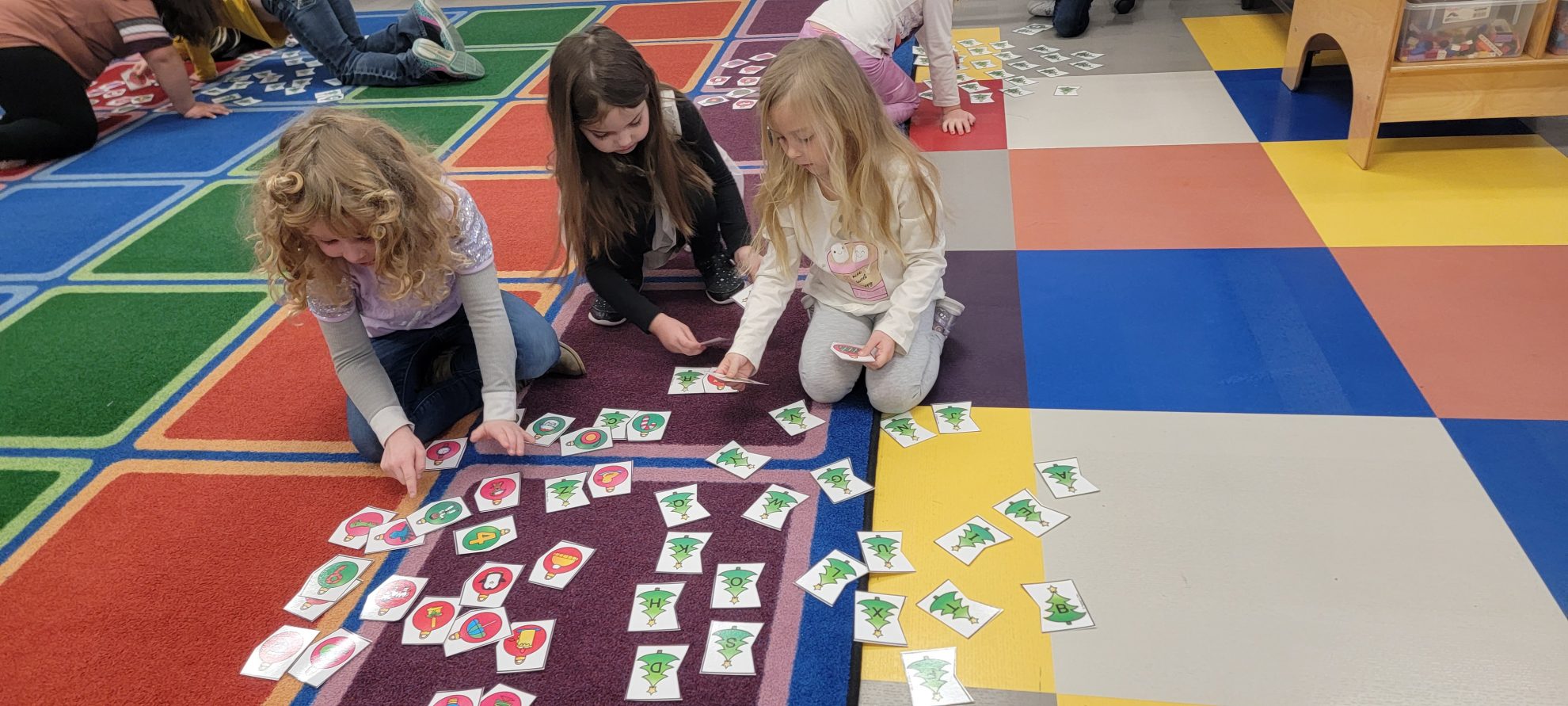 Students learn letter sounds in matching game – Kenton City Schools